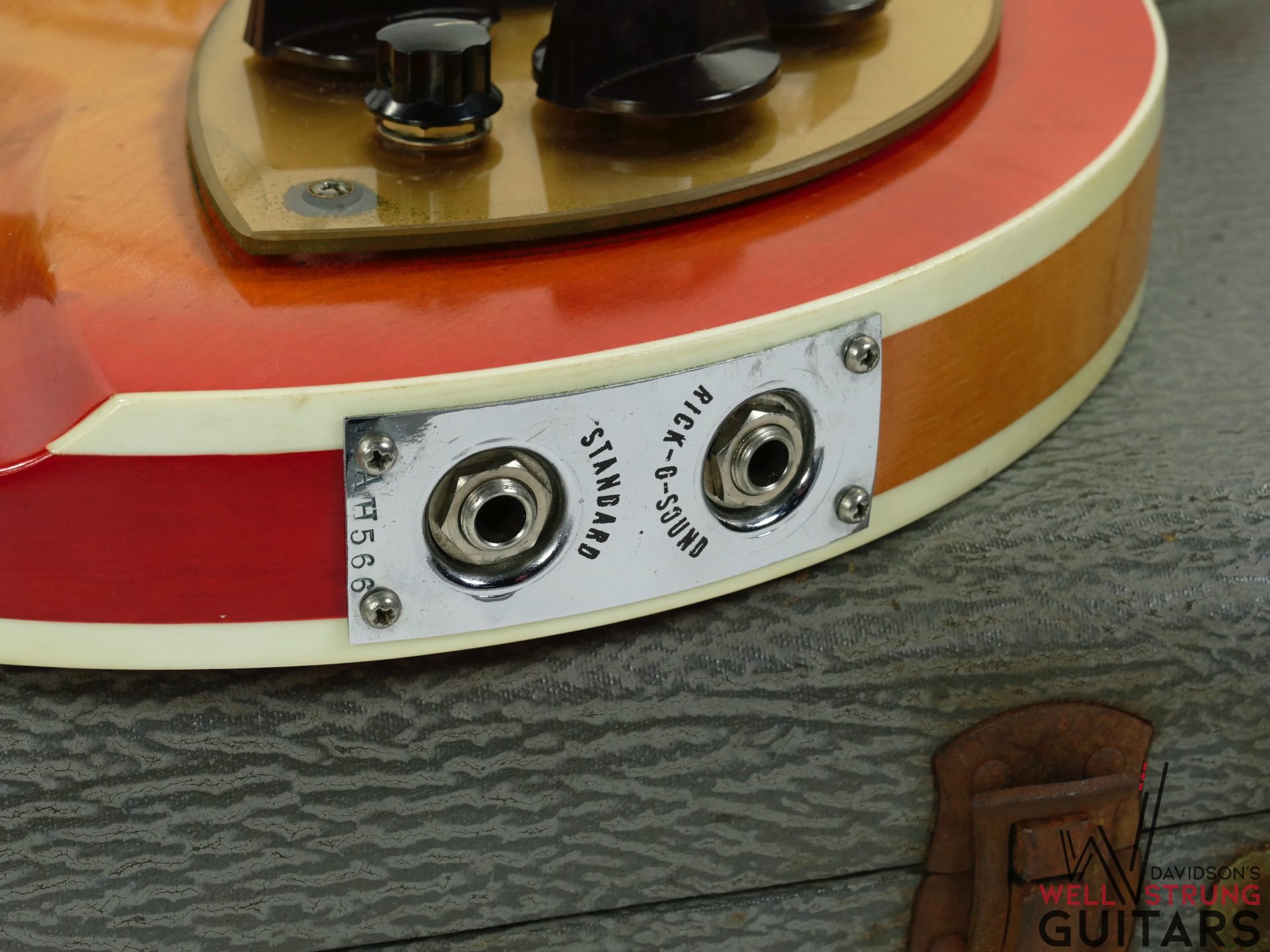 How to Identify and Price Your Vintage Guitar: A Simple Guide ...